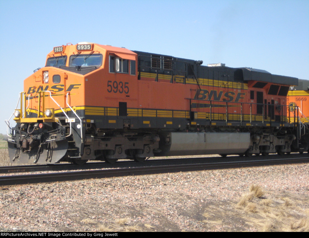 BNSF 5935